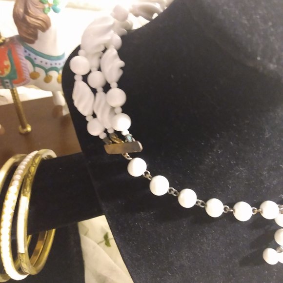 Vintage | Jewelry | 3 Strand White Milk Glass Twirl Bead Necklace ...